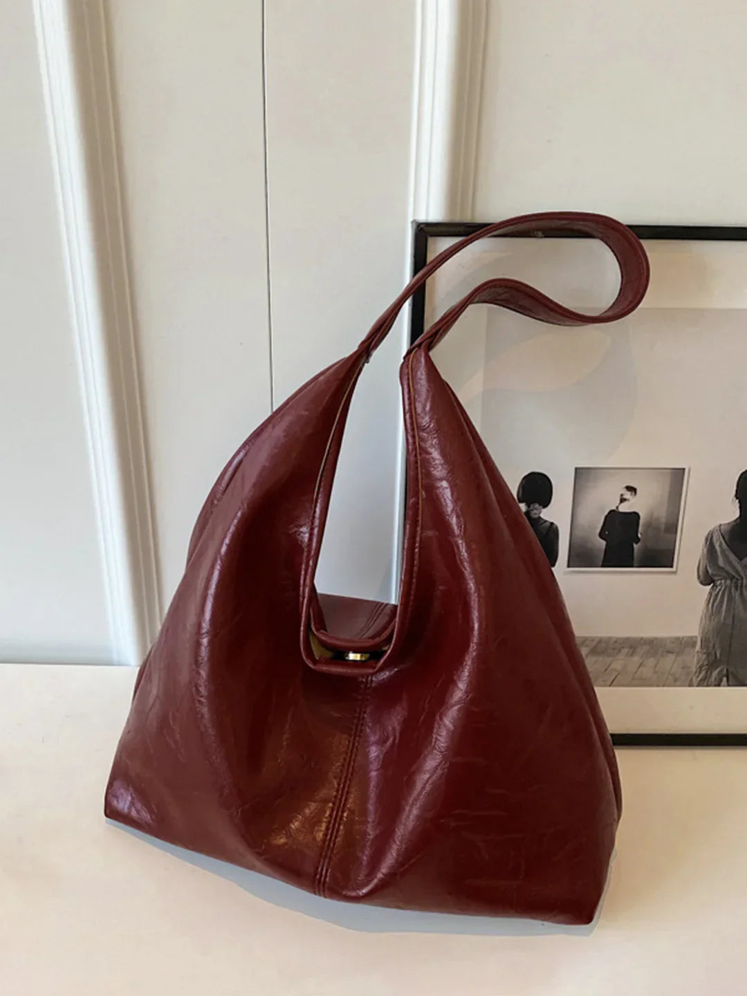 Leisure Button Clasp Hobo Bag | LA FEMME WANDERER