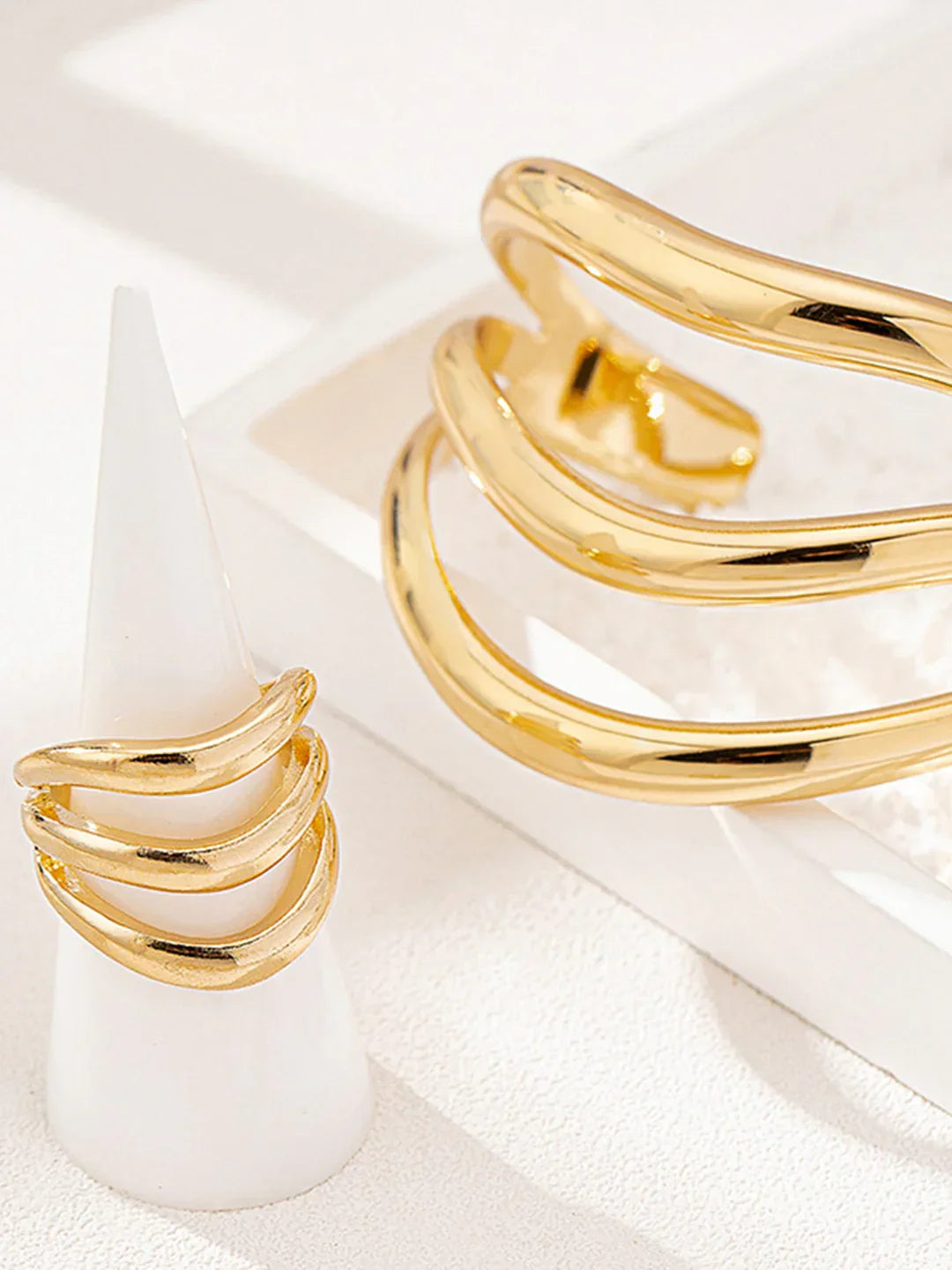 Curved Allure Minimalist Set | LA FEMME WANDERER
